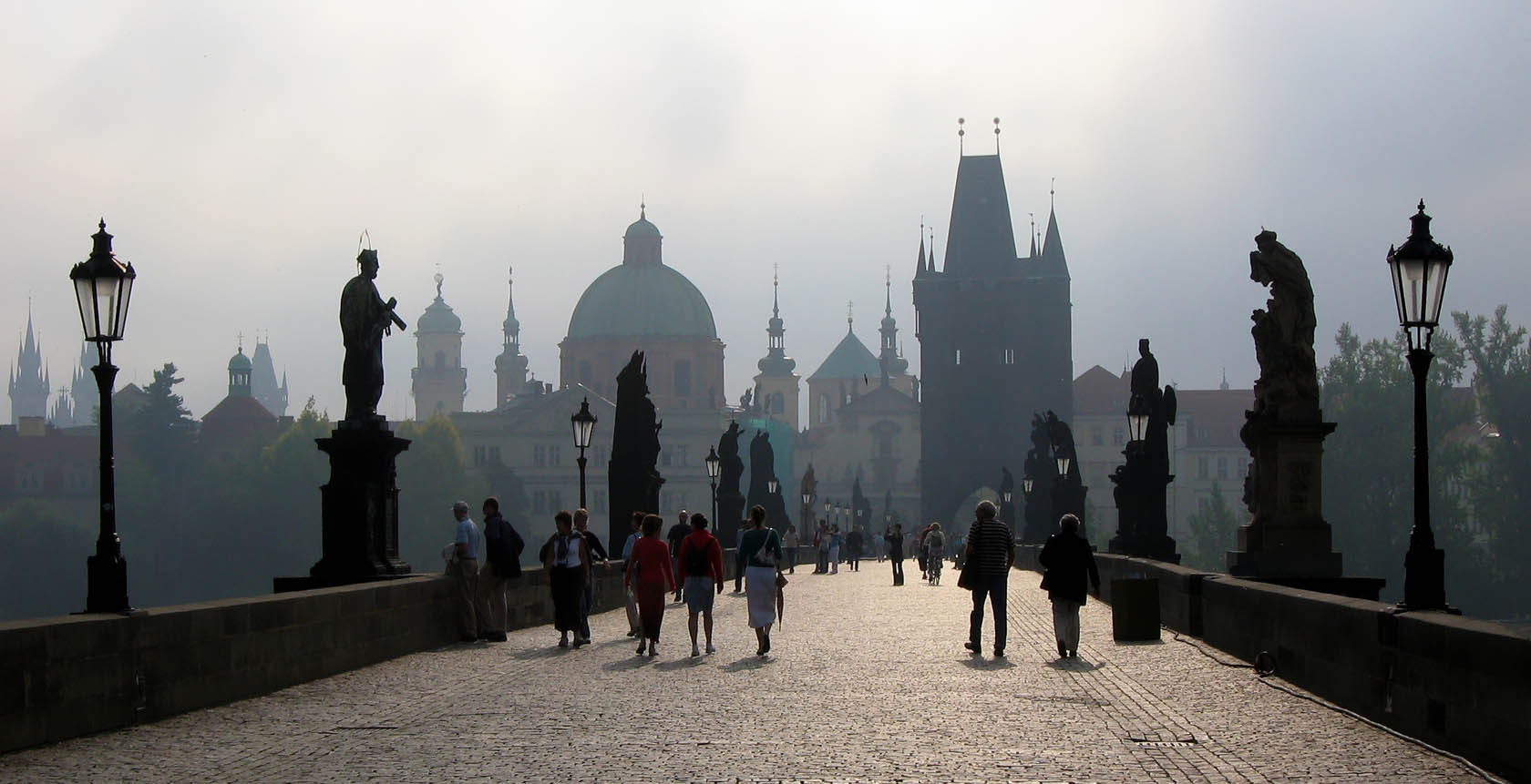 Ponte Carlos: descubra os segredos do maior ponto turístico de Praga!